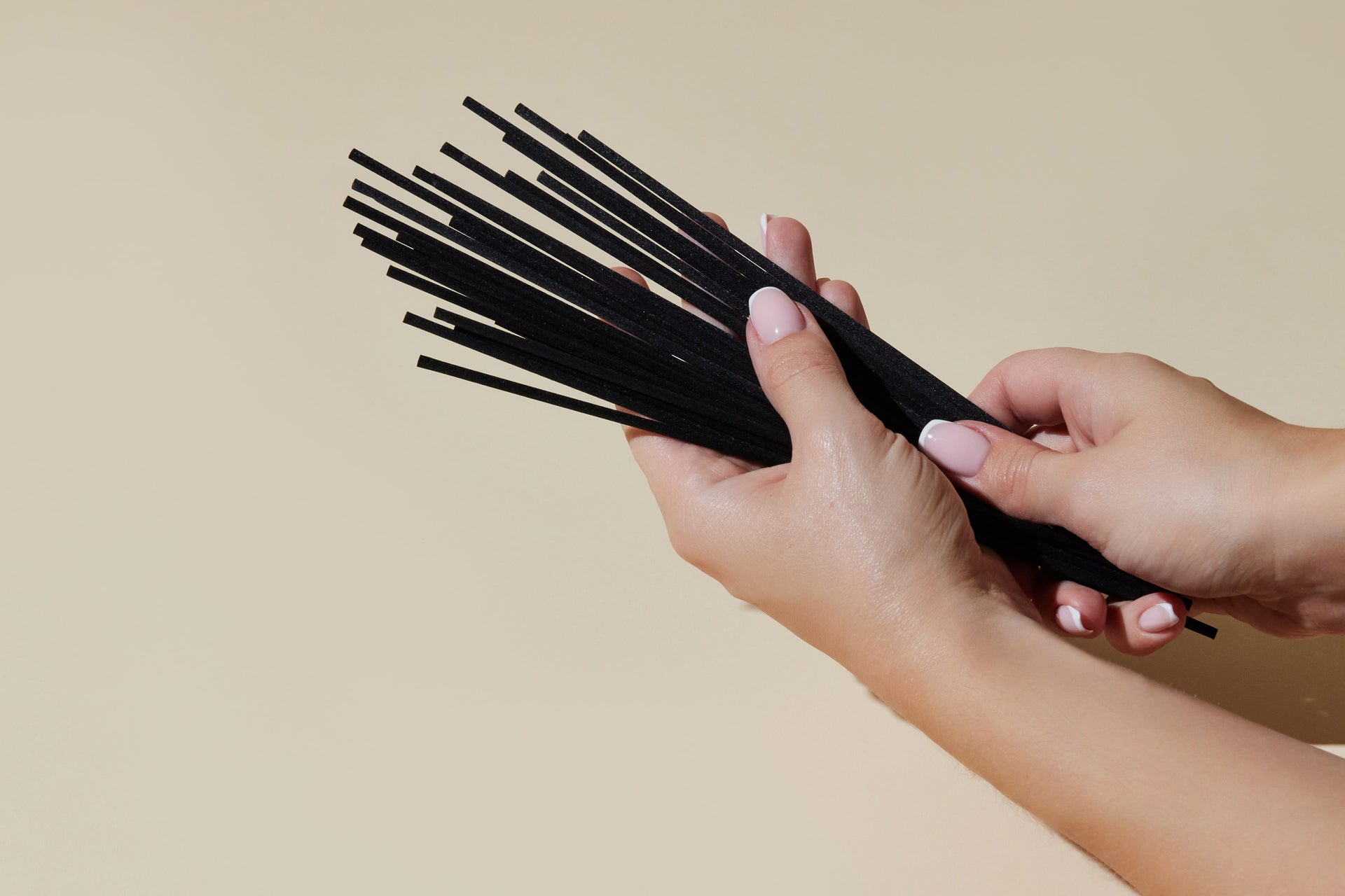 Black fiber diffuser sticks, 200 x 3 mm – Warehouse Seven UAE